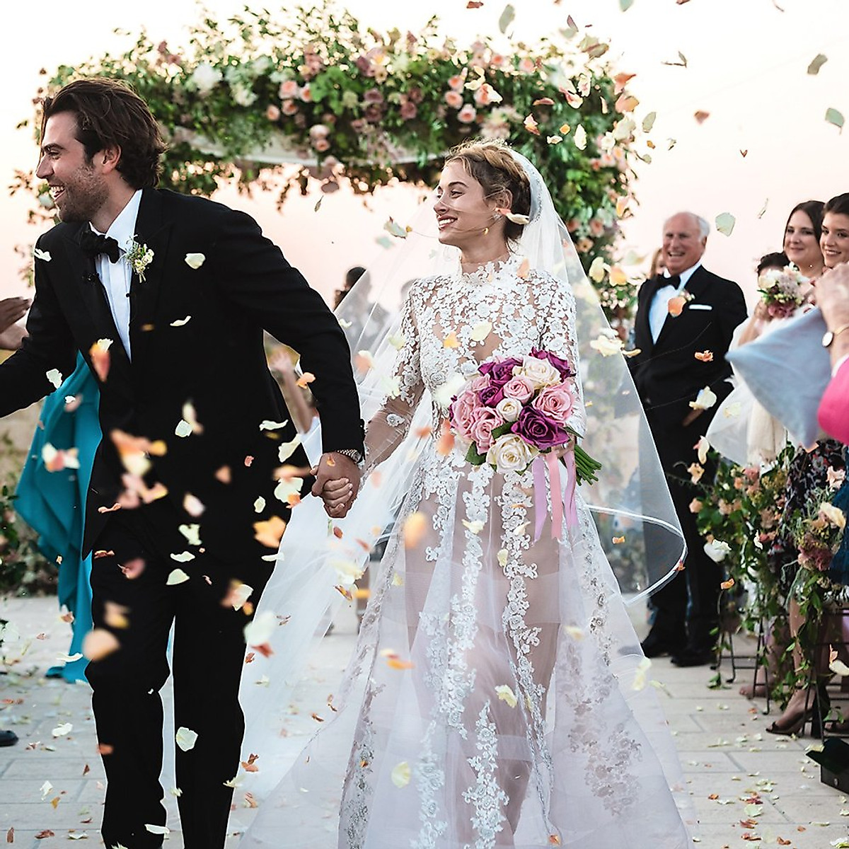 Artiflr Artificial Flowers Rose Bouquet 2 Pack Fake Flowers Silk Plastic Artificial White Roses 18 Heads Bridal Wedding Bouquet for Home Garden Party Wedding Decoration