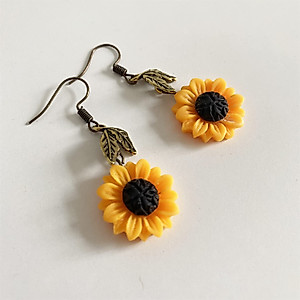 JIUIQL Handmade Resin 3D Sunflower Daisy Flower Dangle Drop Earrings Vintage Silver Leaf Bohemian Little Daisy Flower Hook Earring for Women Cute Elegant Summer Boho Jewelry (Vintage Gold)