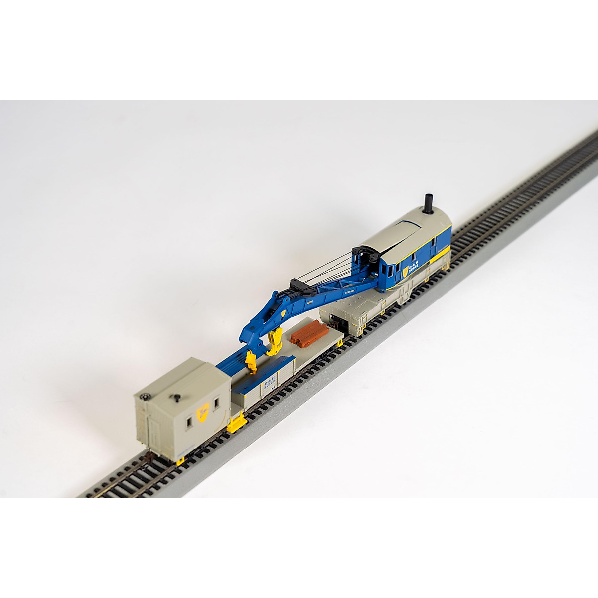 Bachmann Trains - 250-Ton Steam Crane & Boom Tender -Delaware & Hudson - HO Scale