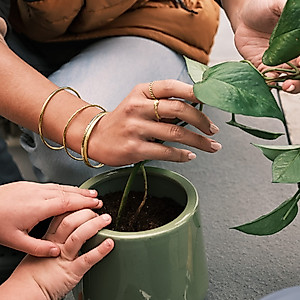 Canaria Italian 10kt Yellow Gold Bangle Bracelet. 7 inches
