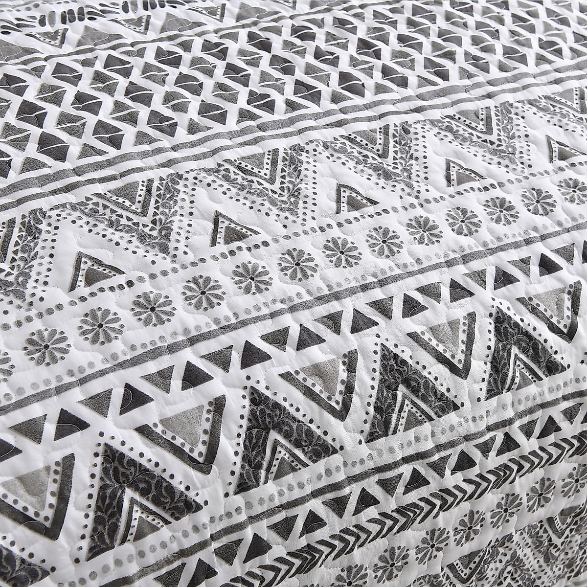 DJY Boho Quilt Set King Size, 3 Pieces Grey White Striped Geometric Bedspread Coverlet Set with 2 Pillowcases Soft Lightweight Microfiber Bohemian Quilt Bedding Set for All Season 103"x90"