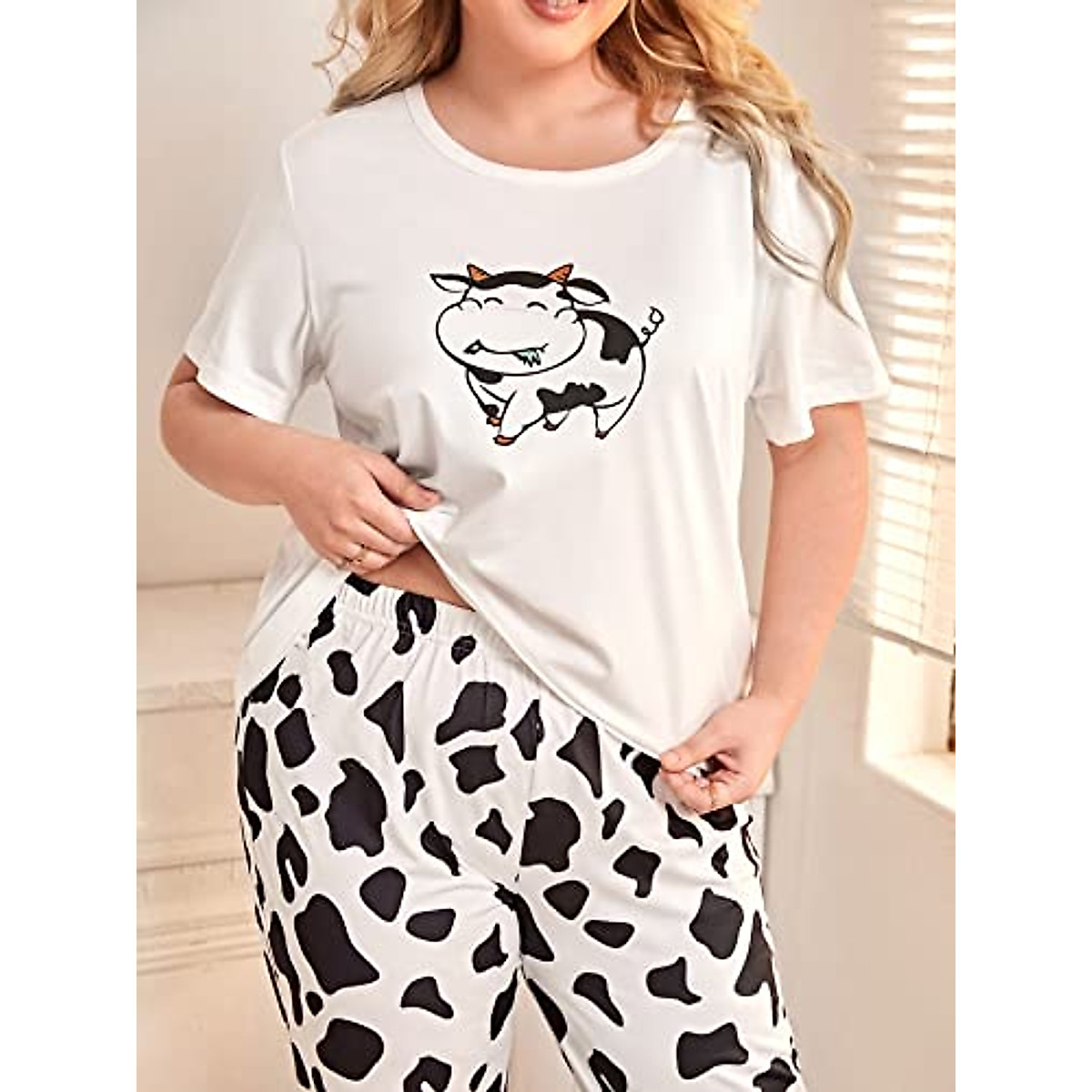 WDIRARA Women's Plus Size 2 Piece Cow Print Short Sleeve T Shirts and Pants Pajama Set Black and White 2XL