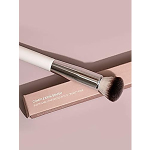 ILIA - Complexion Brush | Non-Toxic, Vegan, Cruelty-Free, Clean Makeup