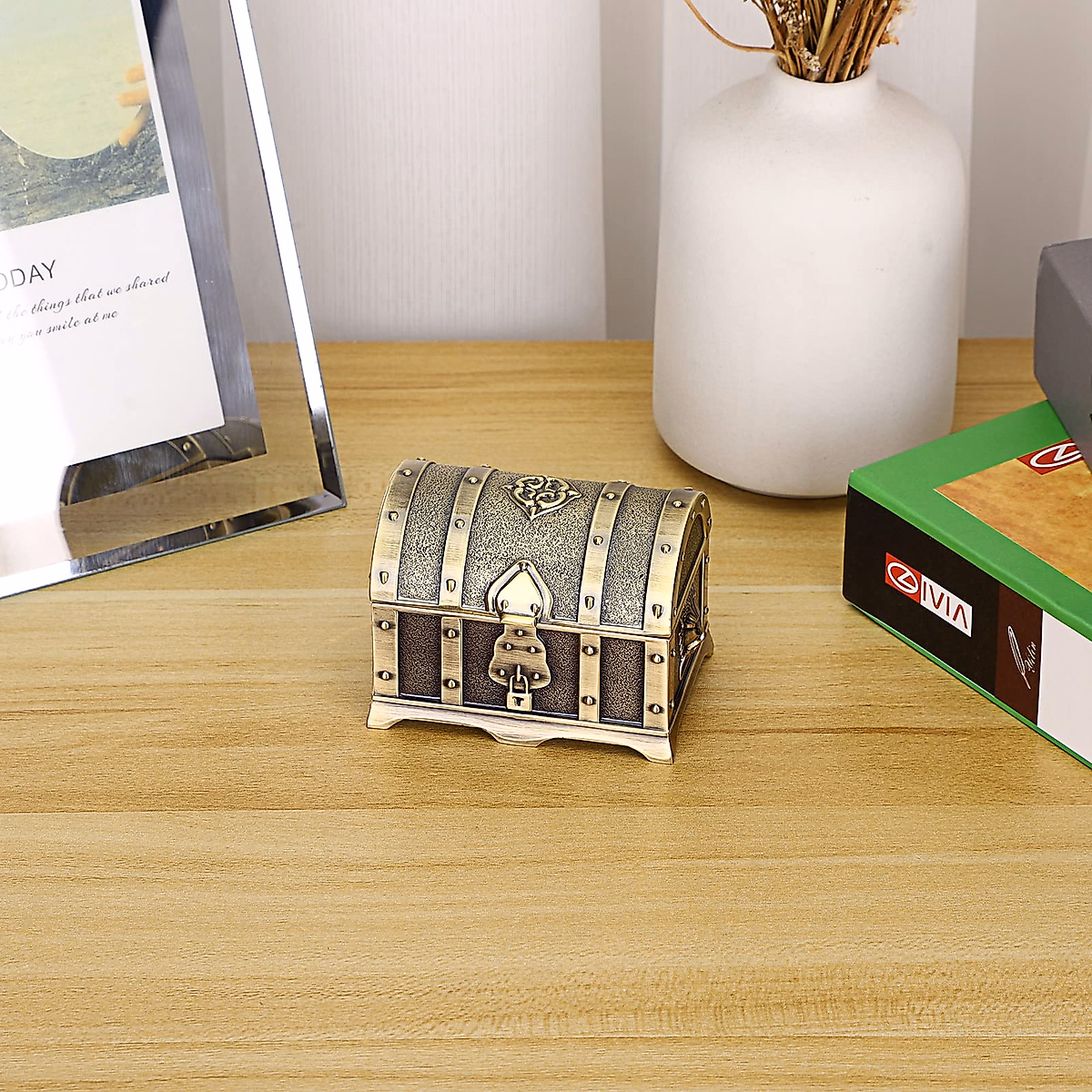 Hipiwe Vintage Metal Jewelry Box Treasure Trinket Chest,Smal Ring Earrings Necklace Keepsake Gift Holder Case for Girls Ladies Women (Bronze, Small)