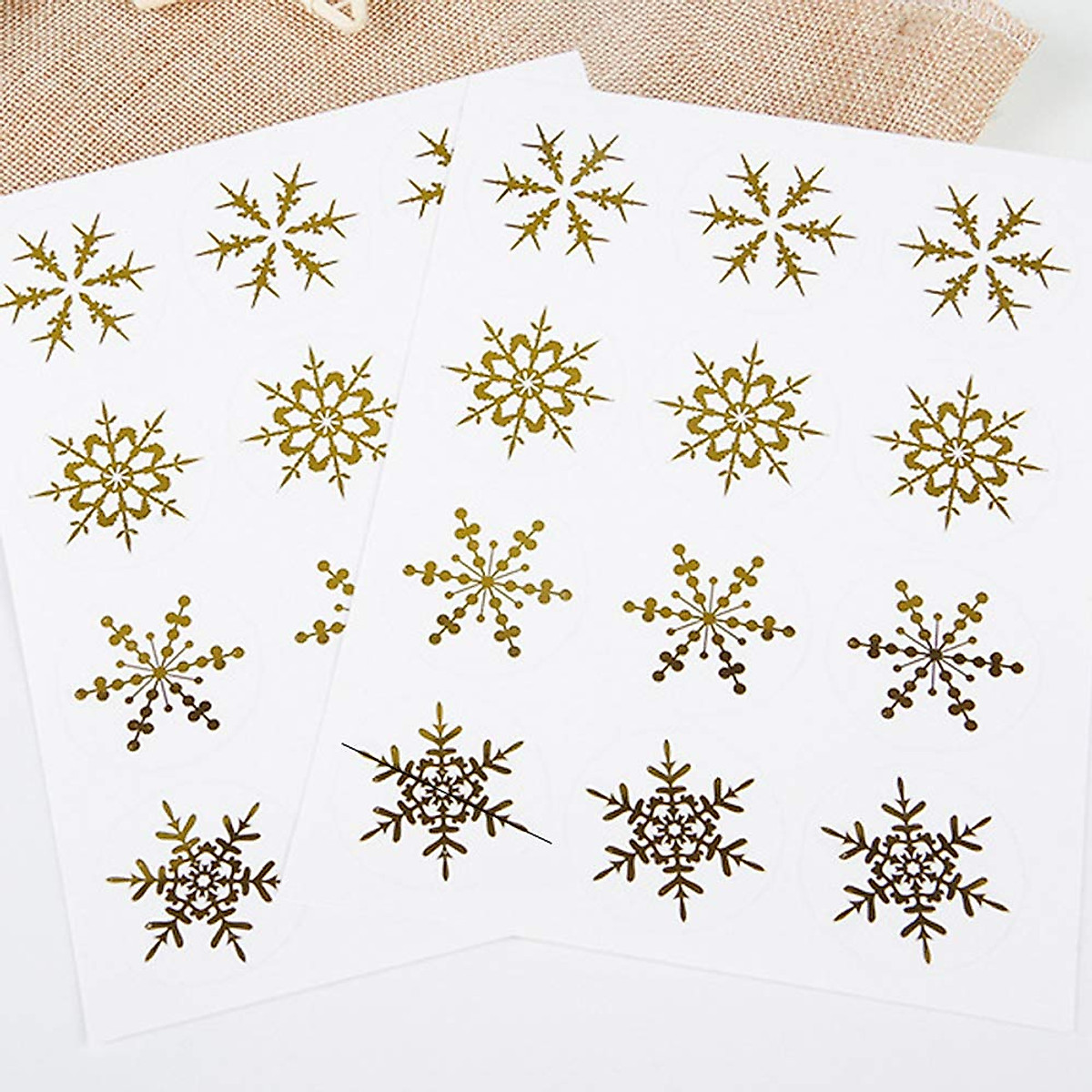 300pcs Snowflake Decorative Gold Circle Envelope Seals Stickers Self-Adhesive Universal Sealing Stickers Gift Boxes Stickers Label Stickers