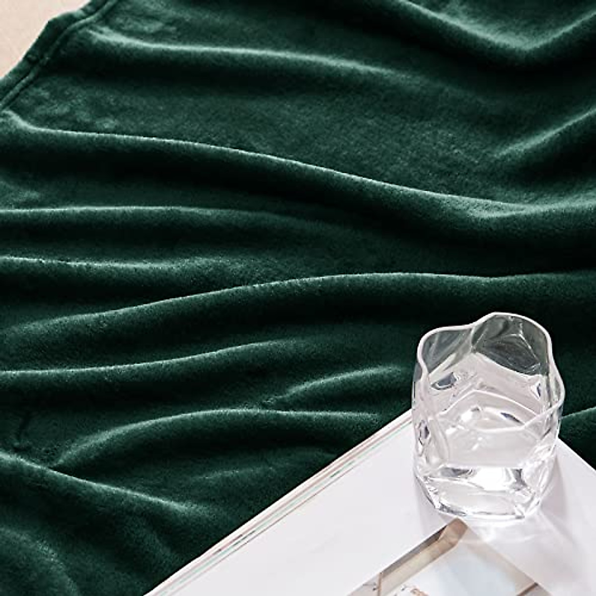Exclusivo Mezcla Extra Large Fleece Throw Blanket for Couch, Sofa and Bed, Super Soft Blankets and Warm Throws, Cozy, Plush, Lightweight (50x70 inches, Forest Green)