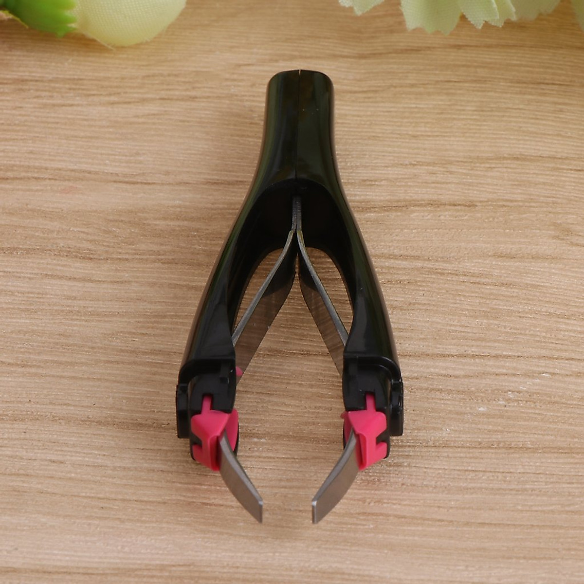 CHBC Automatically Retractable Non-slip Cosmetic Eyebrow Tweezers Hair Removal Tools
