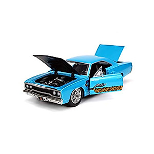 Jada 1:24 Diecast 1970 Plymouth Roadrunner with Wile E Coyote Figure