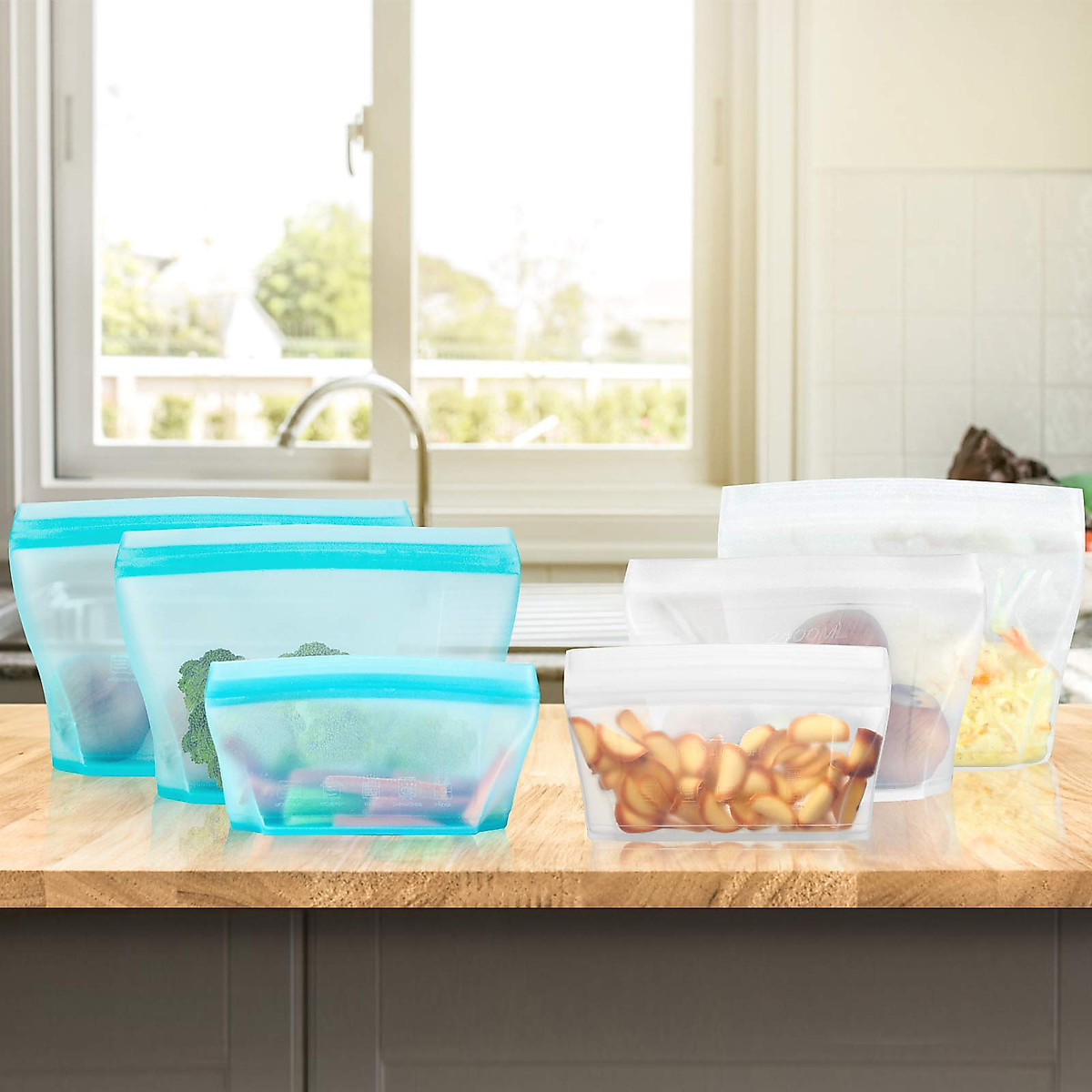 Reusable food container silicone bag, 2 Pcs Zip Sandwich Bags, 100% Platinum Silicone Reusable Snack bag, Stand Up Preservation Bag, Convenient to carry and easy to clean. (2 Bag Set Blue)