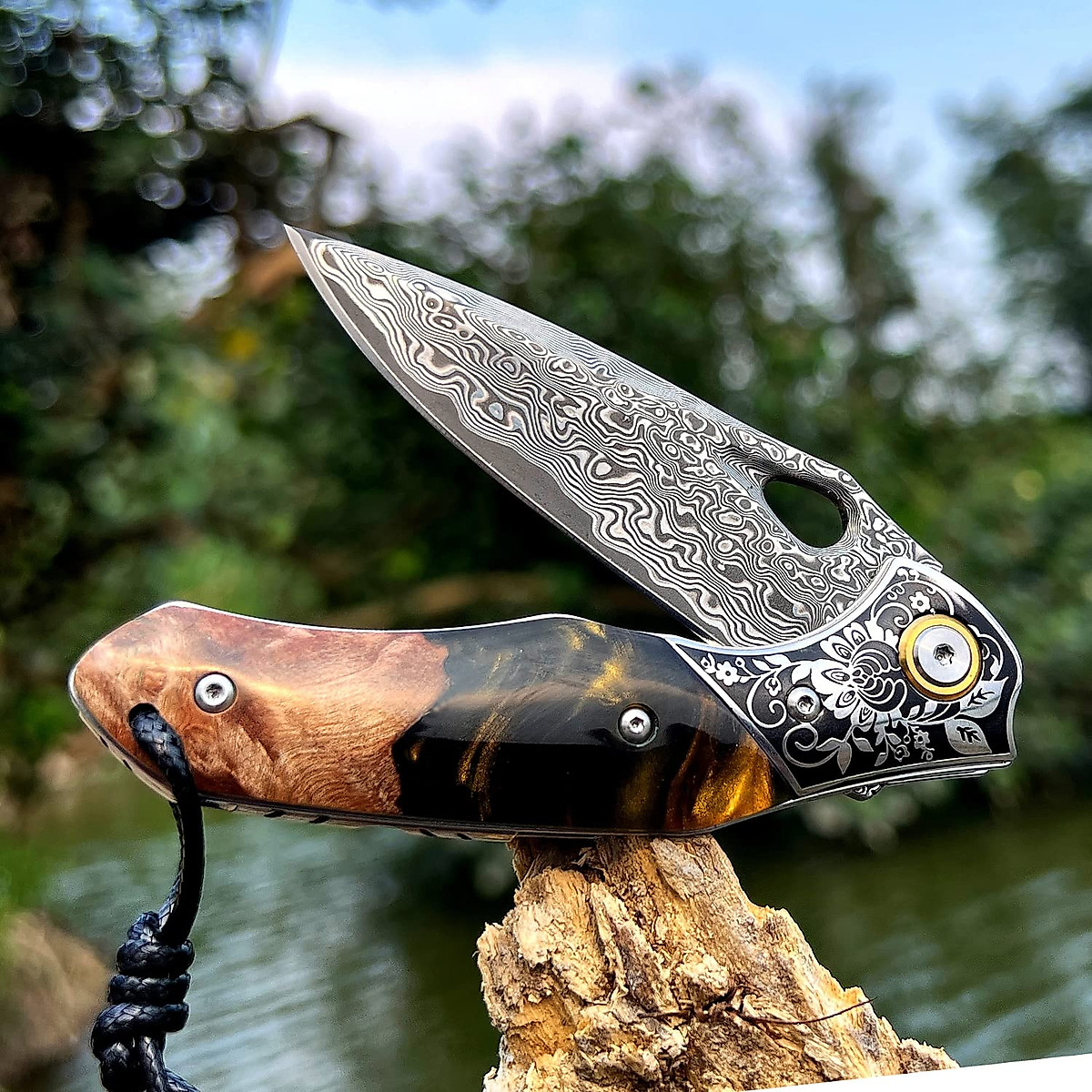 Minowe handmade Japan Damascus steel pocket knife，3.1" VG10 blade men and women Folding knife，With holster，Lining lock，resin and Maple handle，Suitable for EDC outdoor camping，go fishing hunting