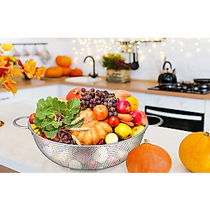 TeamFar Stainless Steel Colander, 5QT Micro-Perforated Metal Colander Food Strainer with Handles, for Draining Washing Rinsing Steaming, Non Toxic & Dishwasher Safe, Solid Construction & 3 Stable Feet
