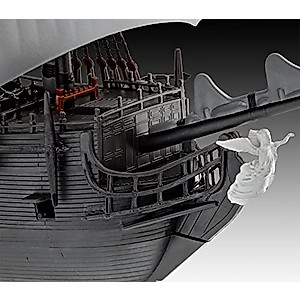 Revell 05499 - Pirates of The Caribbean - The Black Pearl 1: 150 Scale