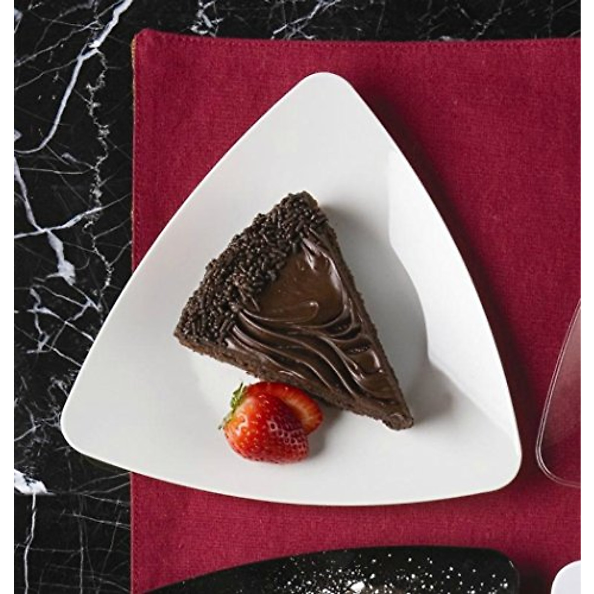 TRIANGLE PLASTIC WHITE 6" DESSERT PLATES 12/10