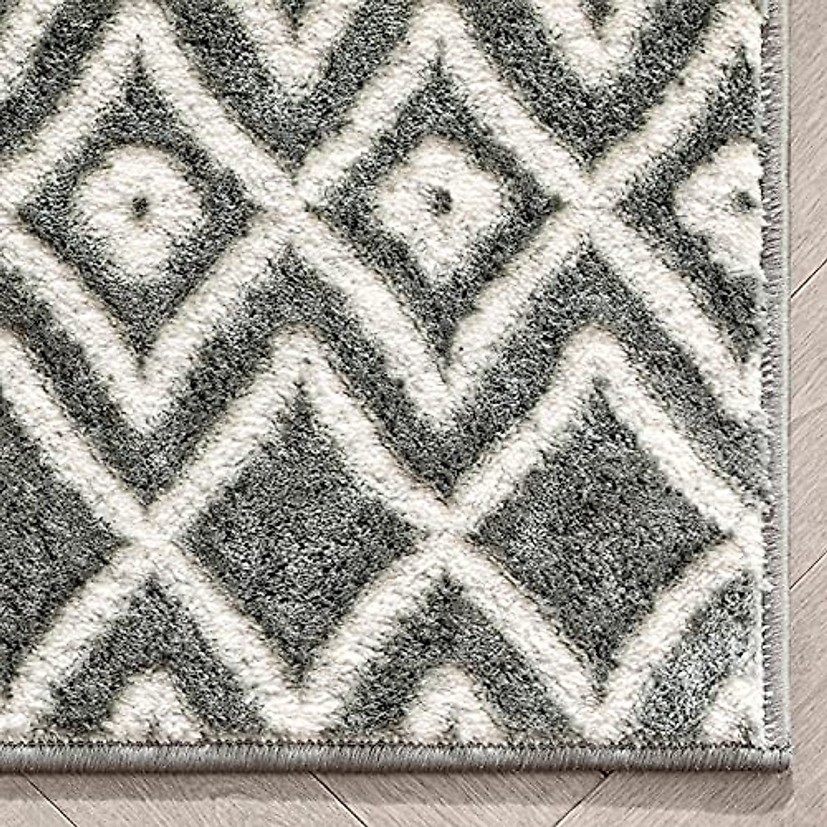 Well Woven Niria Grey Moroccan Tribal Diamonds Soft High-Lo Pile Area Rug (5'3" x 7'3")