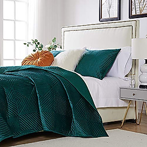 Barefoot Bungalow Riviera Velvet Quilt and Pillow Sham Set, 3-Piece Full/Queen, Teal