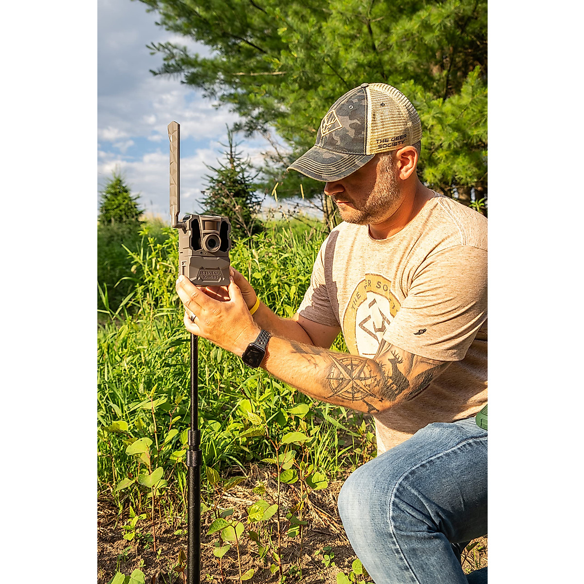 TACTACAM Reveal X PRO Cellular Trail Camera, Verizon and AT&T, NO Glow, Integrated GPS Tracking, Built in LCD Screen, HD Photo and HD Video + Solar Panel + Lipo Lithium Battery Pack + 32GB SD Card