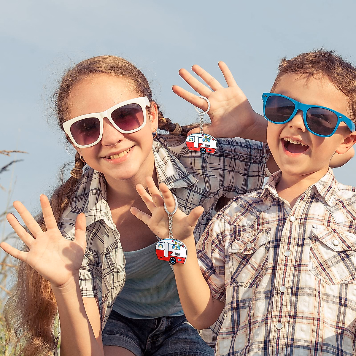 Hicarer 2 Pieces Retro Camper Keychain Cute Camping Car Keychain Travel RV Key Ring for Key Bag Decoration