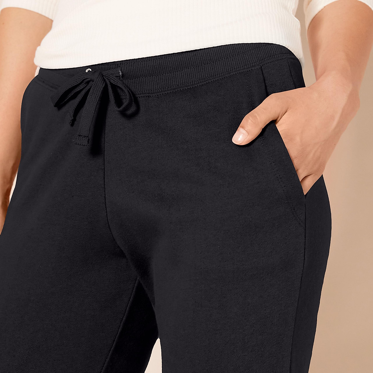 Amazon Essentials Women's Fleece Jogger Sweatpant (Available in Plus Size), Black, Large