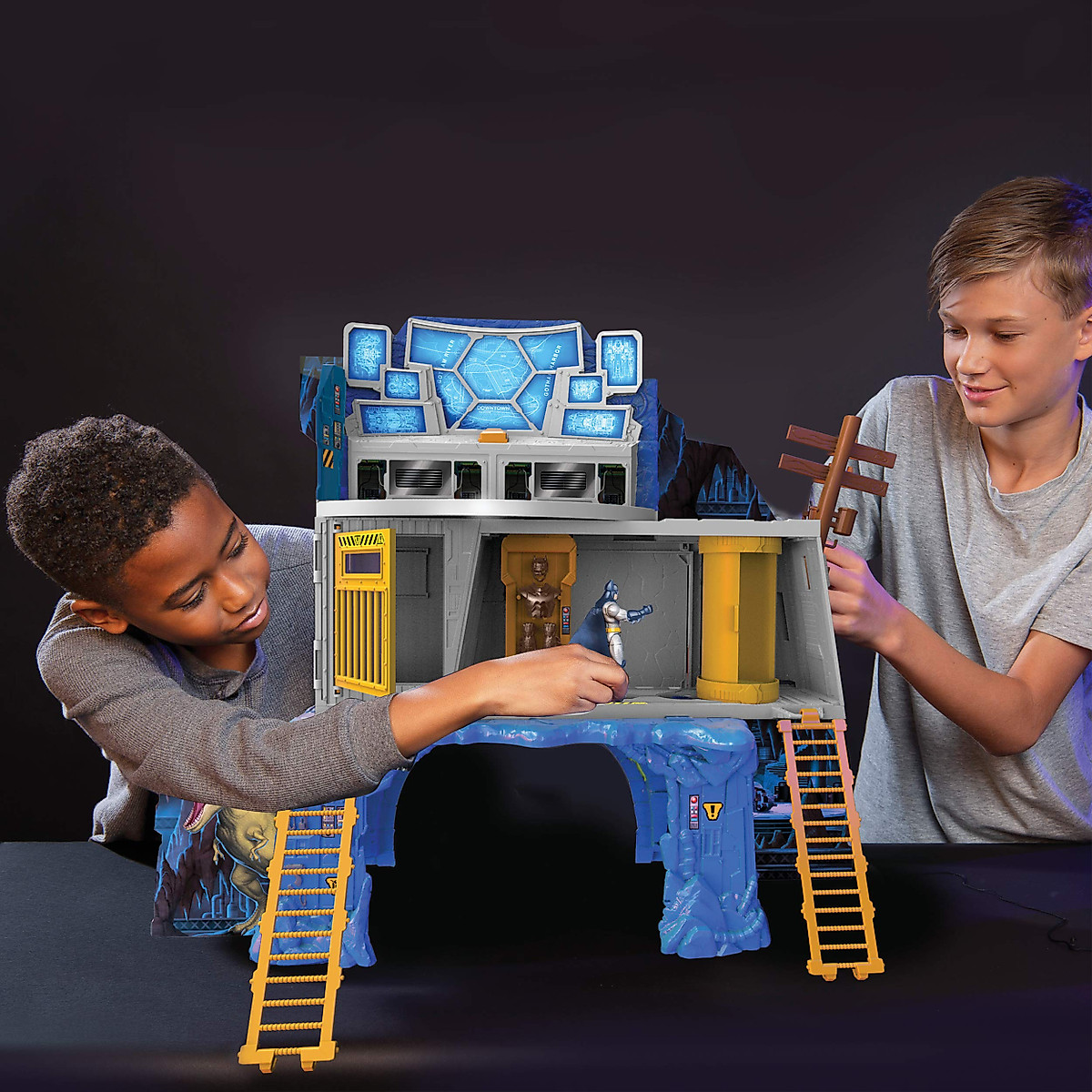 Spin Master Batman 3-in-1 Batcave Playset with Exclusive Batman Action Figure and Battle Armor