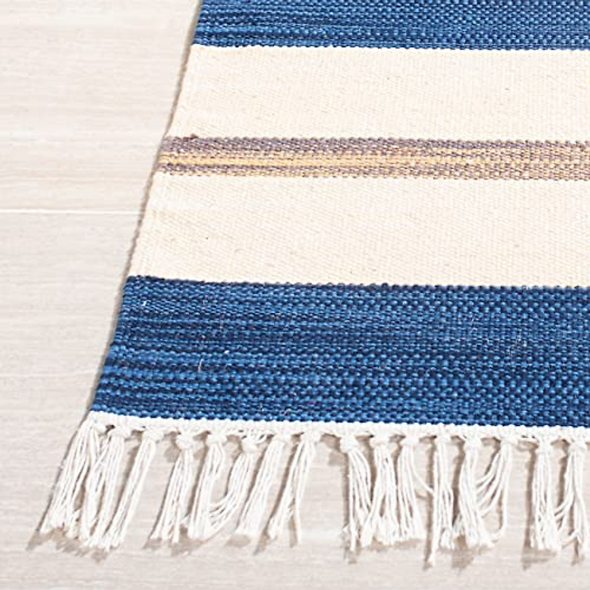 Safavieh Montauk Collection Runner Rug - 2'3" x 7', Blue & Red, Handmade Boho Tribal Southwestern Cotton Fringe, Ideal for High Traffic Areas in Living Room, Bedroom (MTK552A)