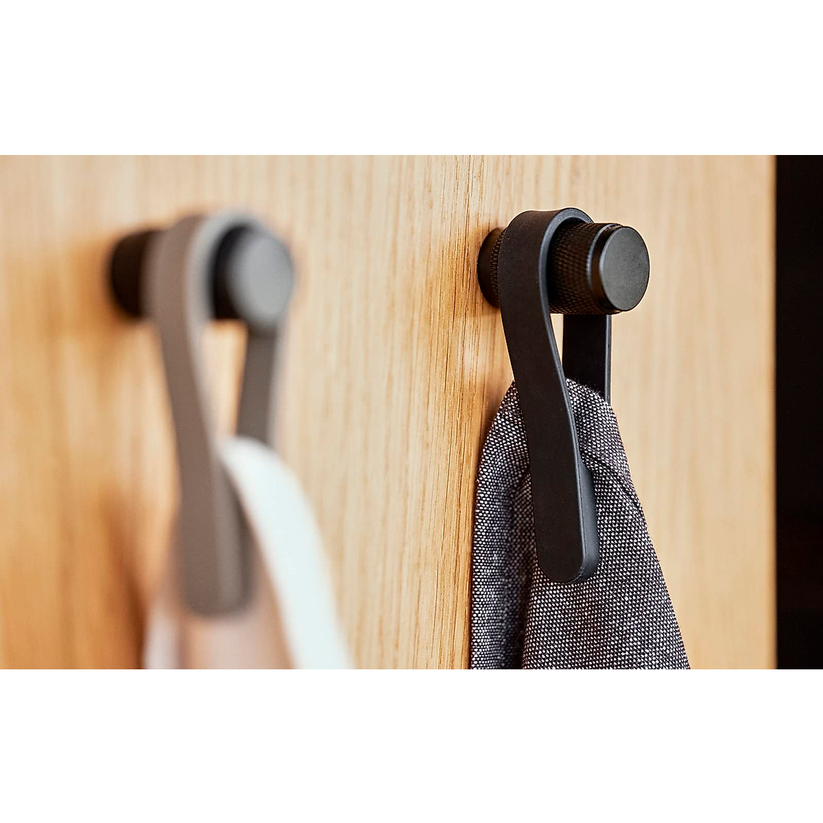 ZONE DENMARK Loop Towel Clip - Magnetic Towel Hanger - Keeping Your Towels Secure and Your Bathroom Organized. The Perfect Style and Functionality for a Neat and Tidy Bathroom Décor. (Pack of 2)