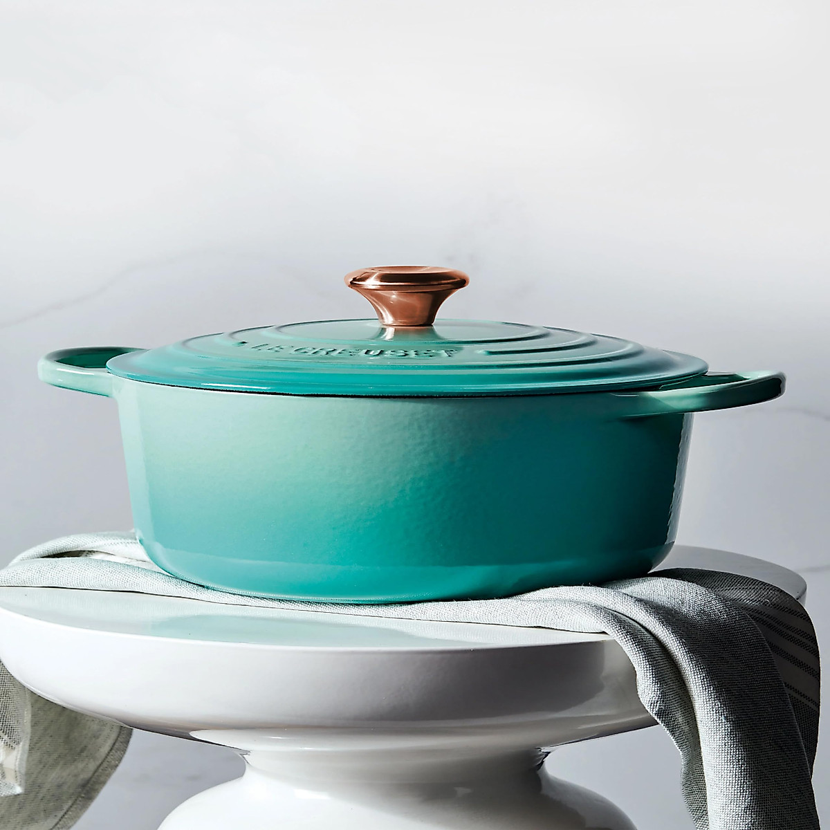 Le Creuset Signature 6.75-quart Round Wide Oven with Copper Knob - Enameled Cast Iron (Caribbean)