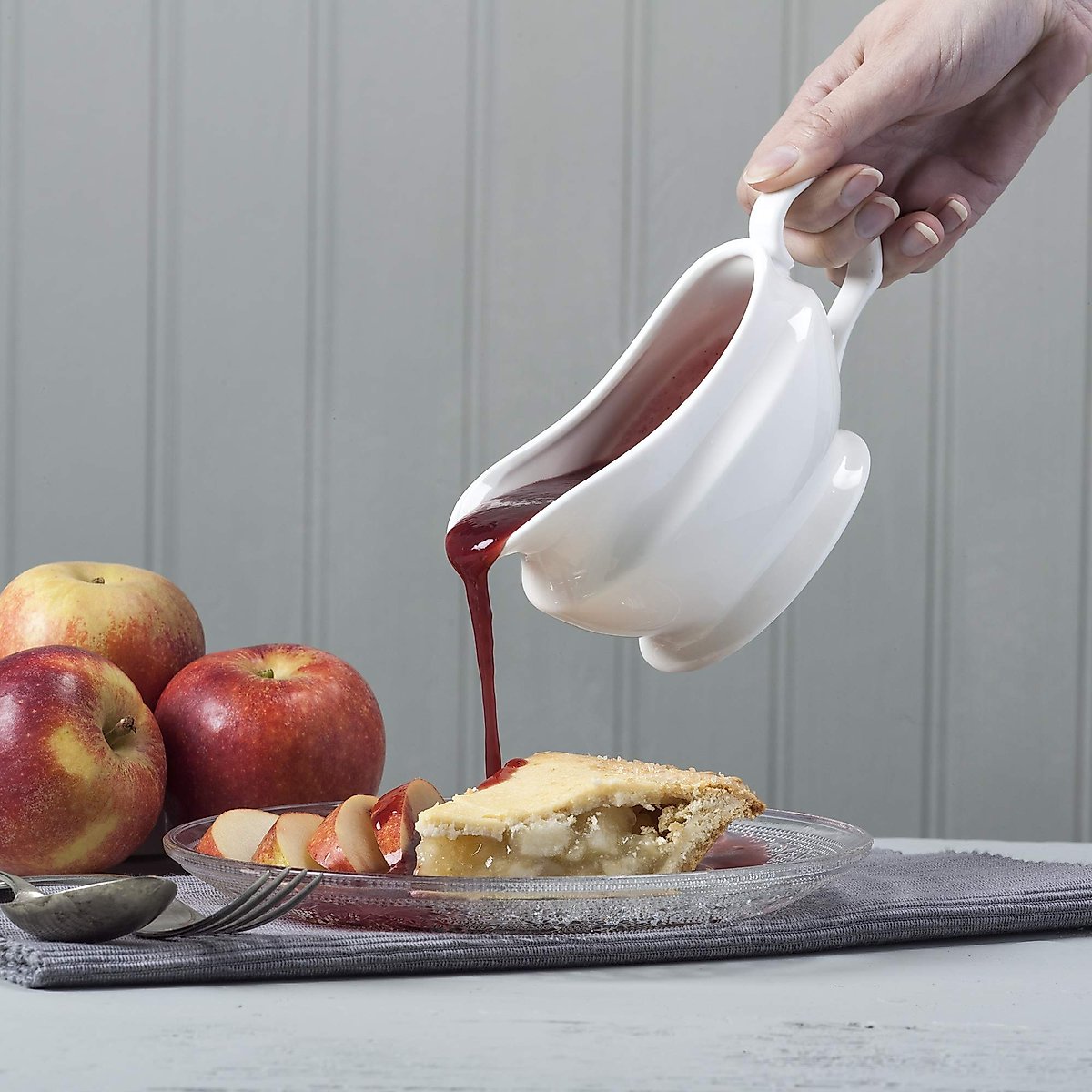 WM Bartleet & Sons 1750 T194 Wm Bartleet & Sons Traditional Porcelain Gravy and Sauce Boat 240ml, White