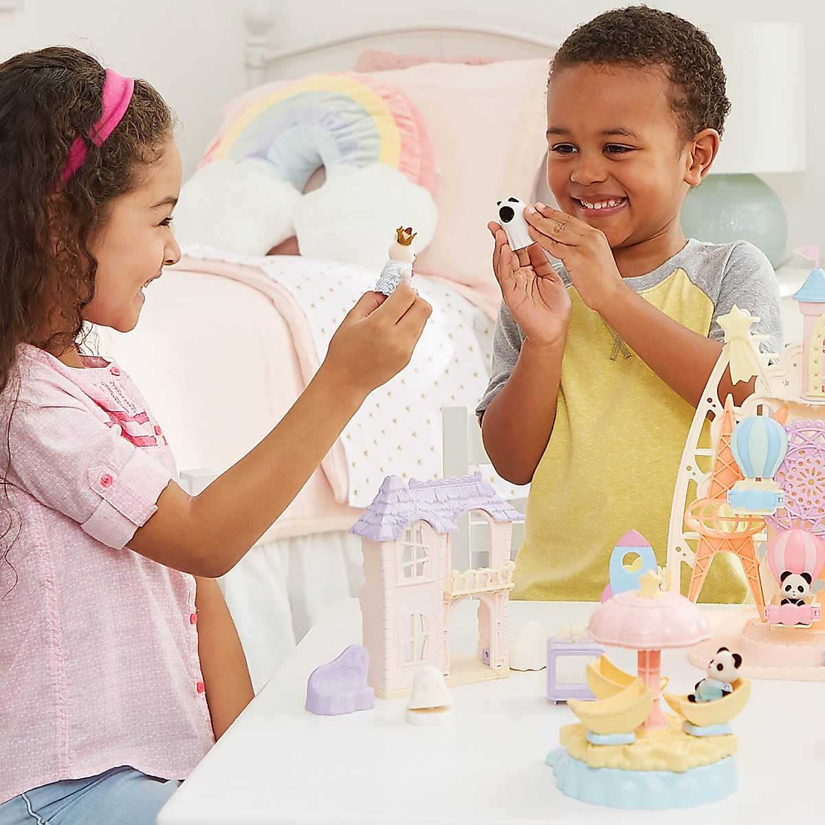 Calico Critters Spooky Surprise House, Dollhouse Playset with Collectible Doll Figures Included