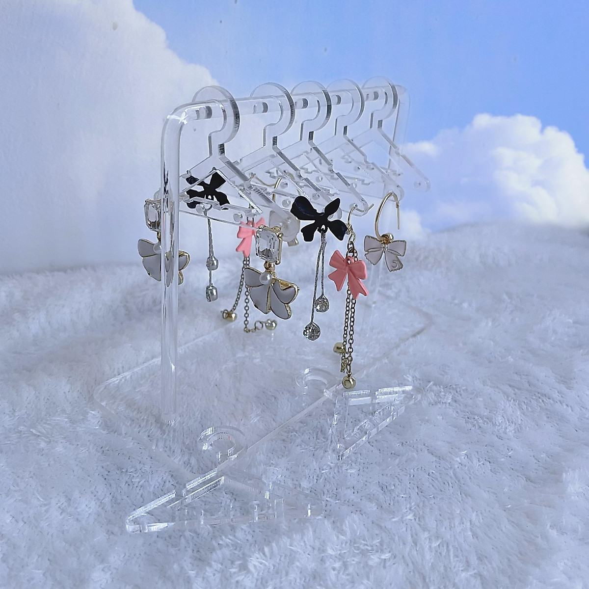 XINZHIDA Earring Hanger Rack with 8 Mini Coat Hangers, Acrylic Earring Holder Display Stand, Ear Studs Hanging Earrings Organizer For Women Girls, Transparent