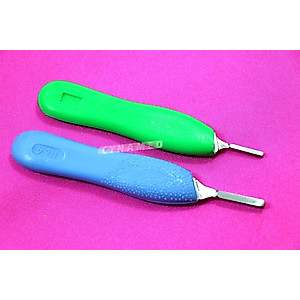200 Scalpel Blades #10 + #20 with #3#4 Plastic Handle - Suitable for Dermaplaning (CYNAMED)
