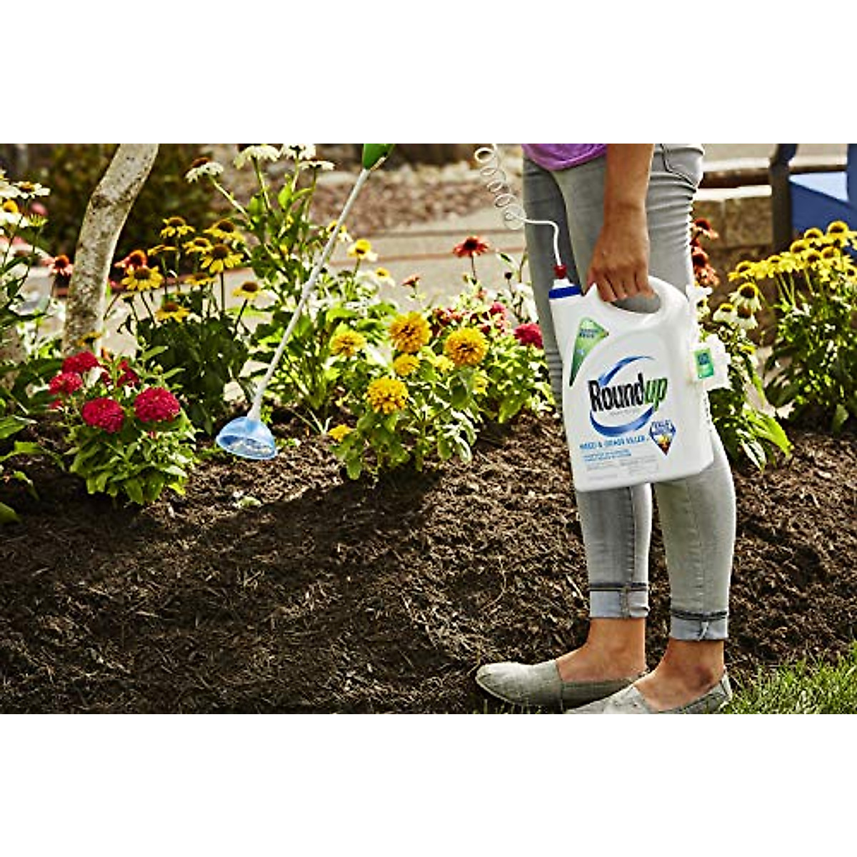 Roundup Ready-To-Use Weed & Grass Killer III -- with Sure Shot Wand, Use in & Around Vegetable Gardens, Tree Rings, Flower Beds, Patios & More, Kills to the Root, 1.33 gal.