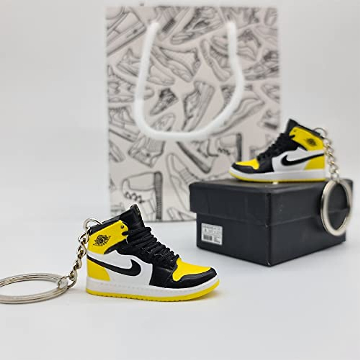 Mini Sneaker Keychain, Unisex Sports Shoe Key Chain, Cool Keychain for Gifts (5)
