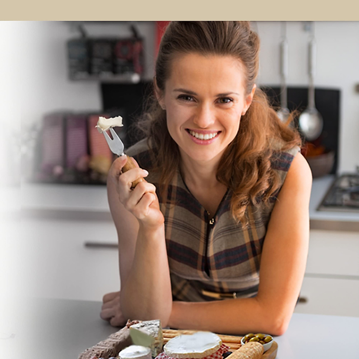 Cotswold Homeware Co Cheese Board Set - Wooden Serving Platter, Cheese Cutting Board & Cheese Knife Set, Charcuterie Accessories, Unique for Housewarming, Party Hosting Essentials