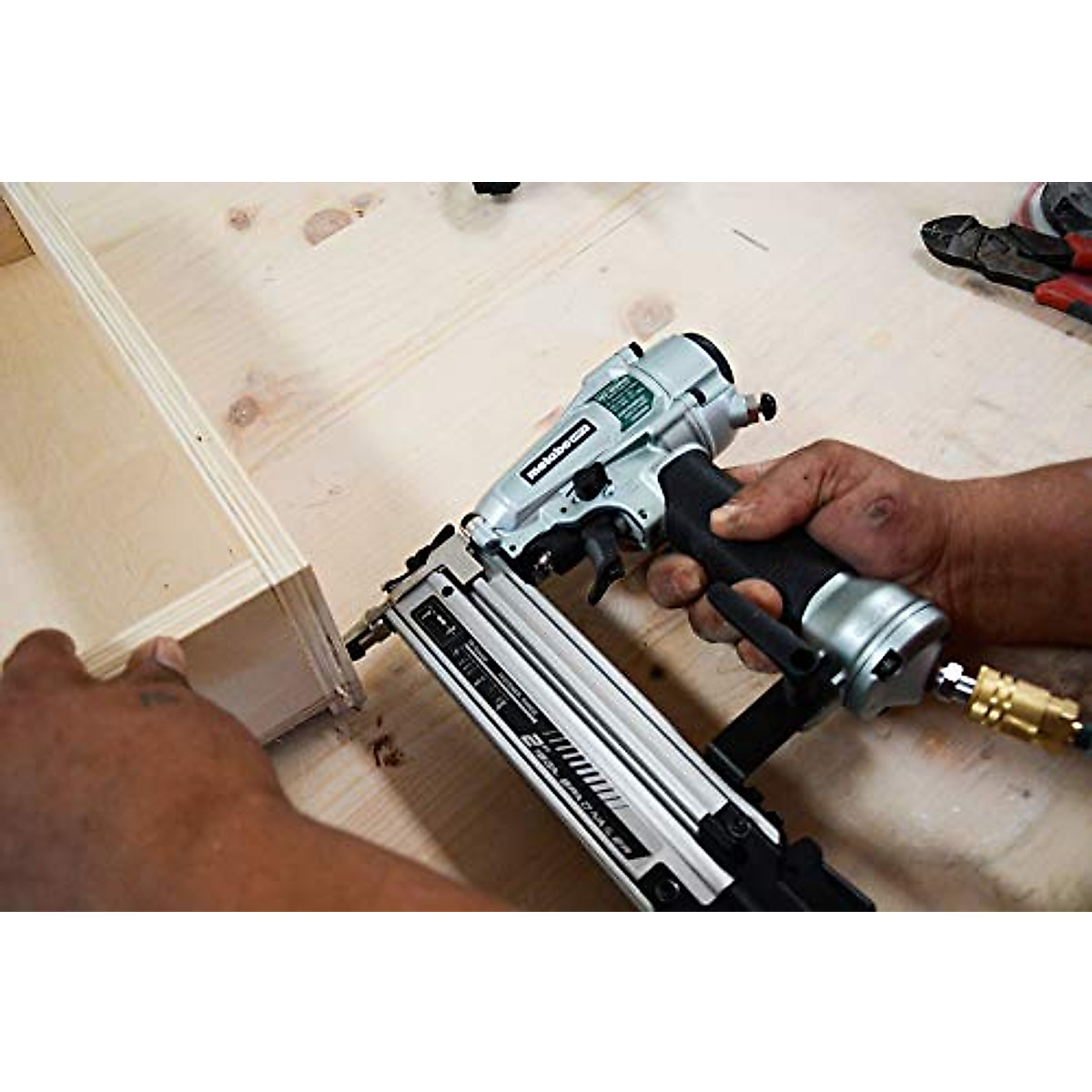 Metabo HPT Pro Brad Nailer Kit, 18 Gauge, High Grade Aluminum Magazine, Accepts 5/8-Inch To 2-Inch Brad Nails, NT50A5
