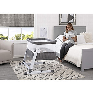 Simmons Kids Room2Grow 2-in-1 Newborn Bedside Bassinet & Infant Sleeper - Height Adjustable Portable Crib with Wheels & Airflow Mesh, Grey Tweed