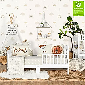 Dream On Me Finn Toddler Bed in White, Greenguard Gold and JPMA Certified, Non-Toxic Finish, Made of Sustainable New Zealand Pinewood, Wooden Nursery Furniture