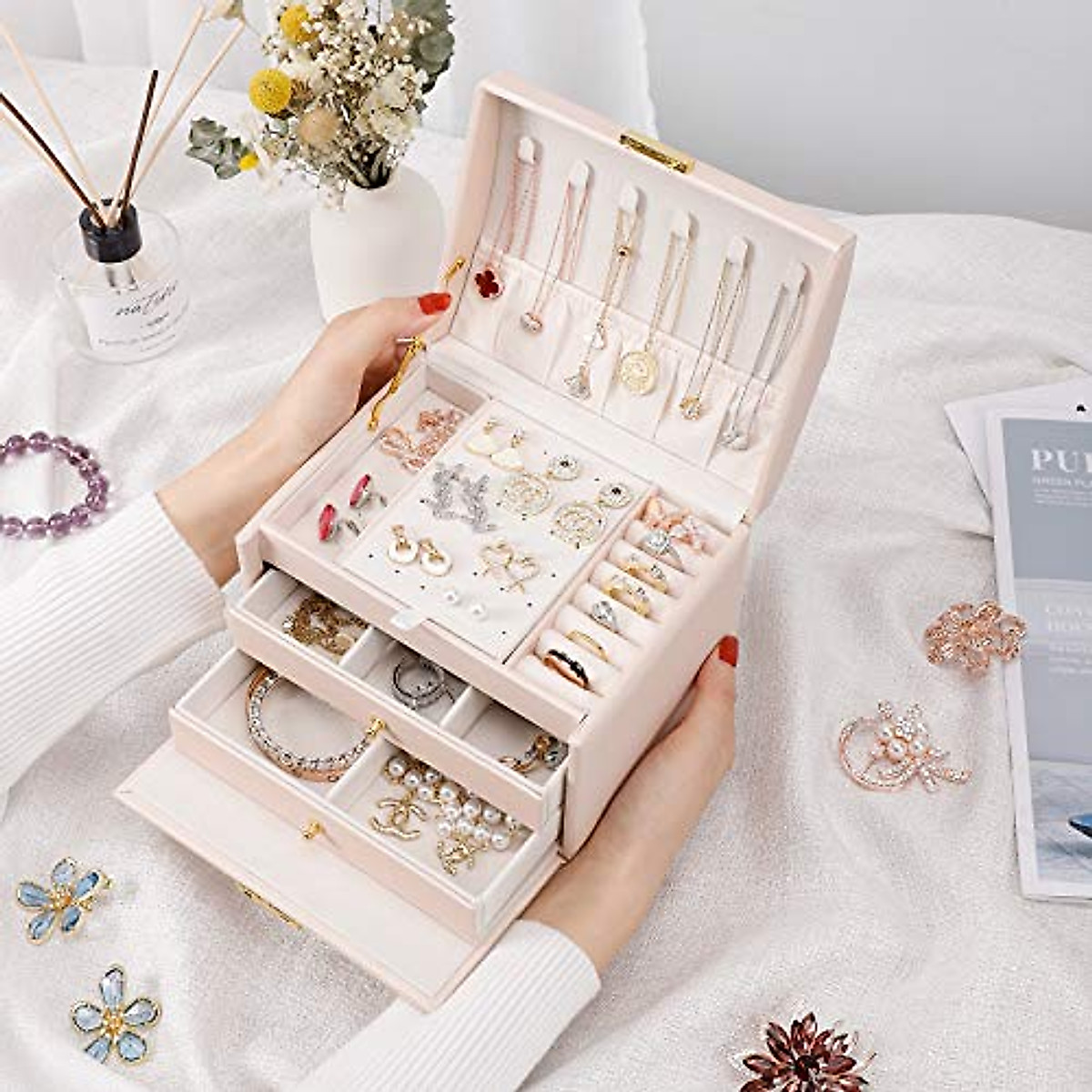 DEZZIE Women's Jewelry Box, Senior PU Leather, 3 Layer Medium Sized Jewelry Storage Box with Lock. Portable Travel Jewelry case for Earrings Bracelets Rings-Light pink