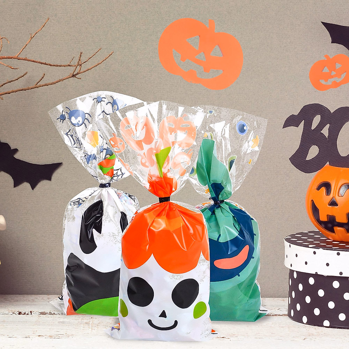 JOYIN 150 PCS Halloween Cellophane Treat Bags with Twist Ties, Halloween Cellophane Clear Candy Bags for Trick or Treat, Halloween Cookie and Goodies Gift Bags for Party Favor Supplies