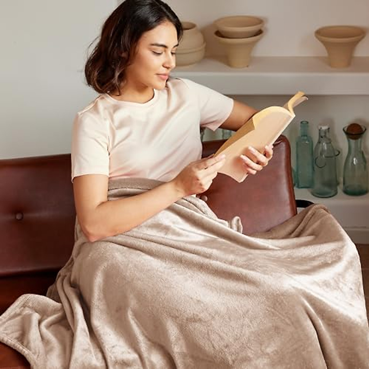 Exclusivo Mezcla Fleece Blanket King Size for Bed, Super Soft and Warm, All Season Use, Cozy, Plush, Lightweight, 90x104 Inches, Camel