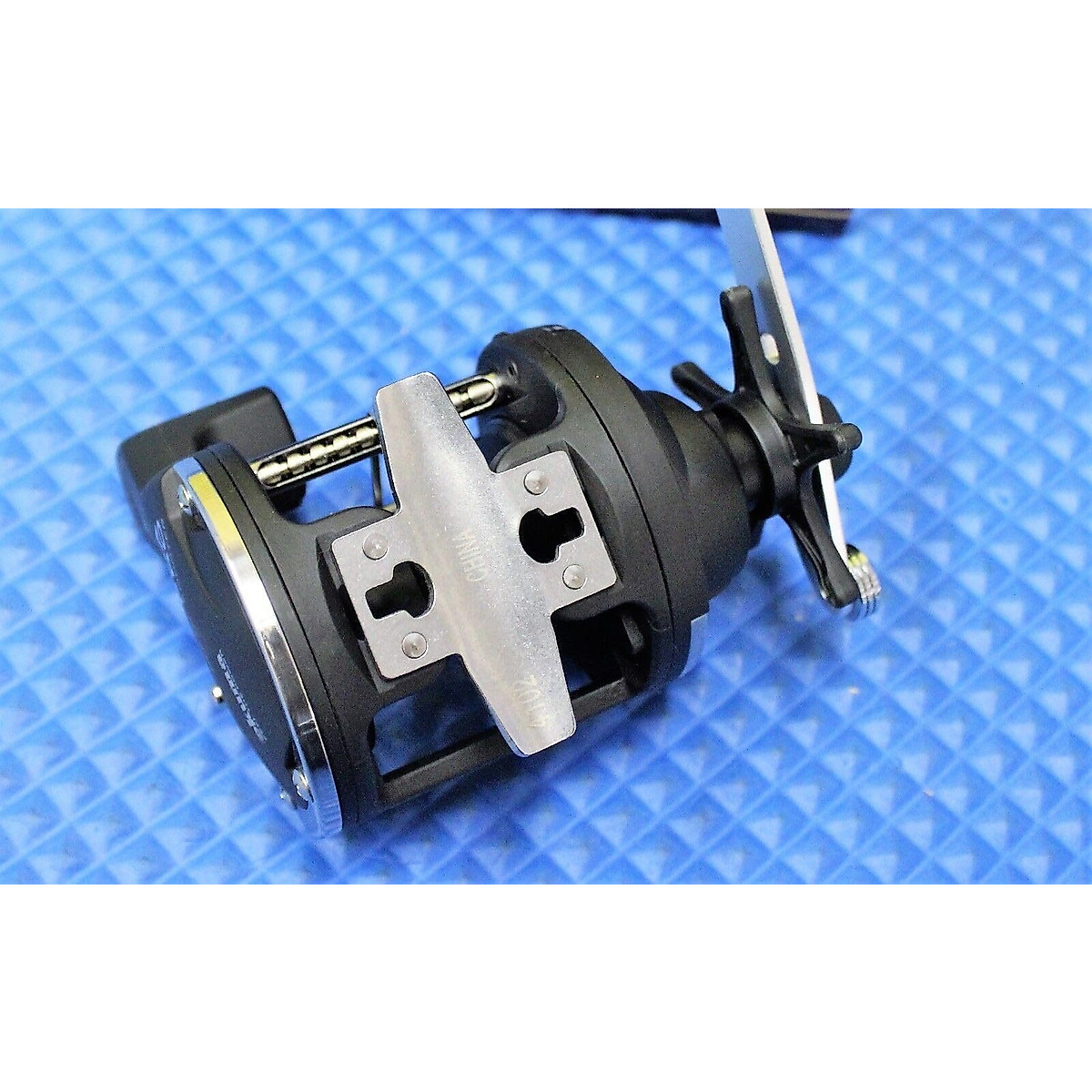 Okuma Magda Pro Line Counter Levelwind Trolling Reel, Small, Stainless Steel, Black/Silver, MA-20DLX