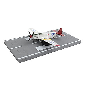 Daron Worldwide Trading Runway24 P51 Tuskegee Airmen Vehicle