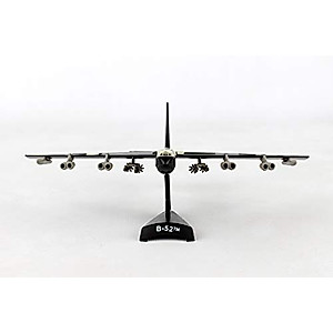 Daron Worldwide Trading B-52 Stratofortress Vehicle (1:300 Scale)