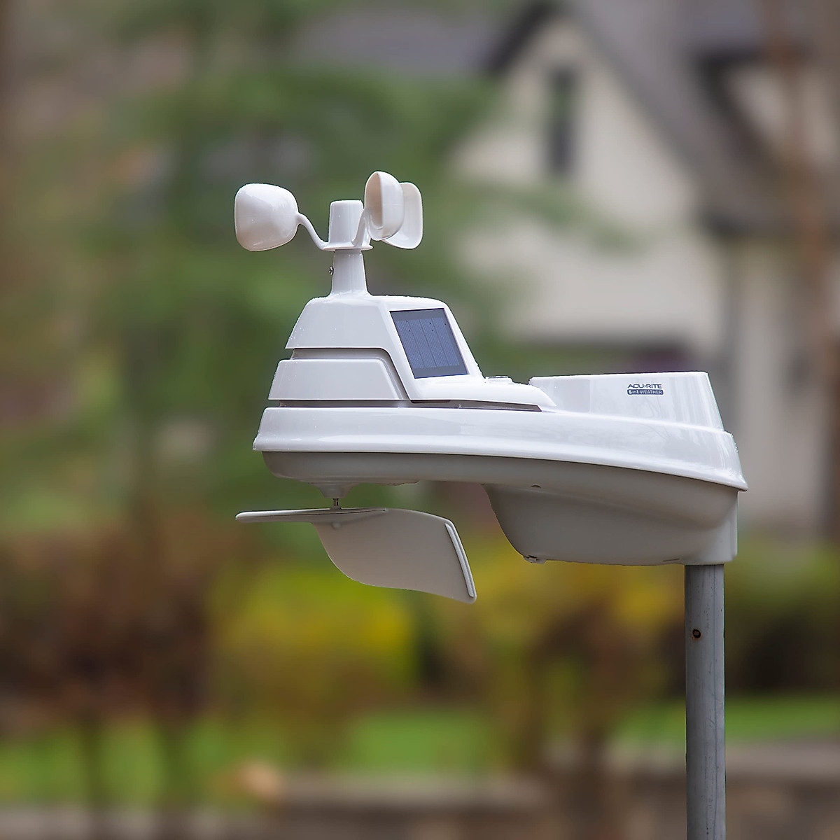 AcuRite Iris (5-in-1) Professional Weather Station with High-Definition Display, Built-In Barometer, and AcuRite Access for Remote Monitoring and Alerts, Compatible with Amazon Alexa, Black (01151M)