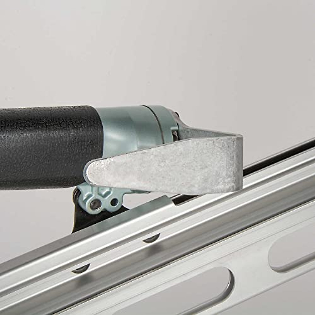 Metabo HPT Framing Nailer | High Grade Aluminum Magazine | Pneumatic | Framing Nails 2-Inch to 3-1/4-Inch | Rafter Hook | NR83A5(S1)