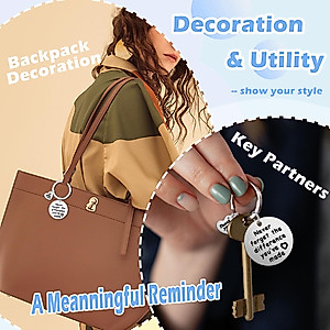 ILHSTY 30 pcs Thank You Gifts Bulk Appreciation Keychains For Men Womem, Leaving Gift Employee Appreciation Gifts Inspirational Keychian Velvet Pouch for Coworker Teacher Volunteer Nurse（30 PCS