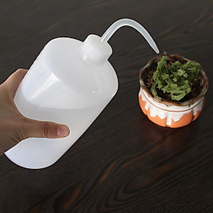 Belinlen 3Pcs 1000ml(33oz) Plastic Safety Lab Wash Bottle, Plastic Squeeze Bottle with Scale Labels and Narrow Mouth, Watering Bottle for Chemistry, Industry, Lab & Gardening(LDPE)