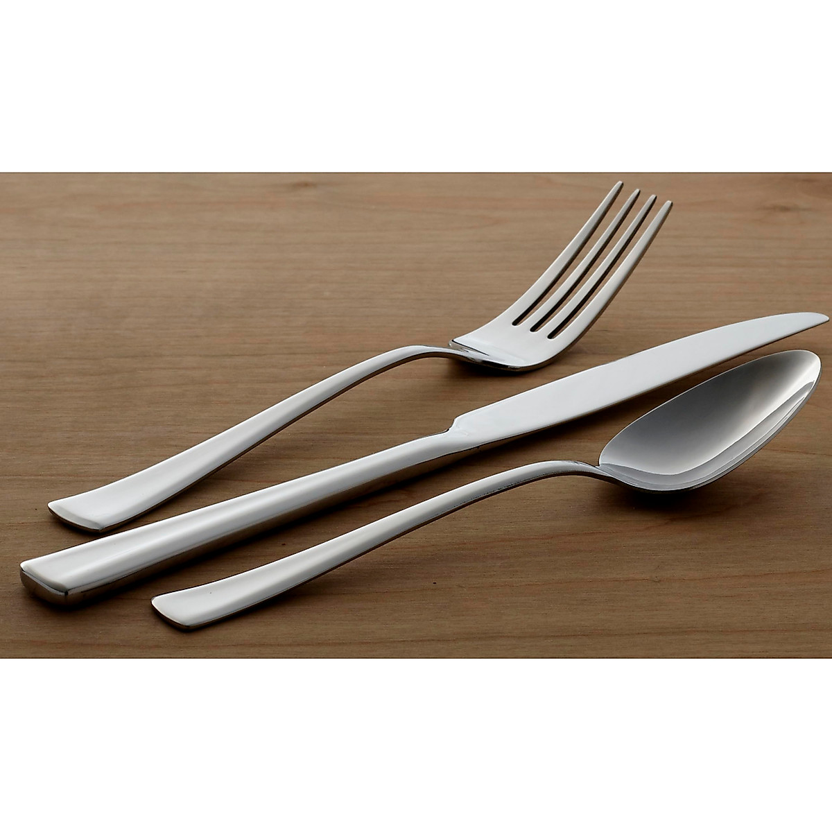 Oneida River 20 Piece Everyday Flatware, Service for 4 18/0 Stainless Steel, Silverware Set