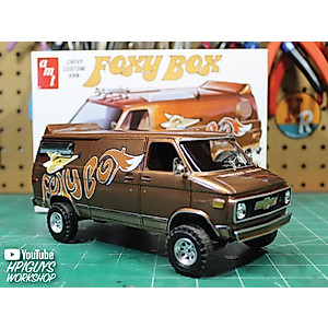 AMT 1975 Chevy Van Foxy Box 1:25 Scale Model Kit