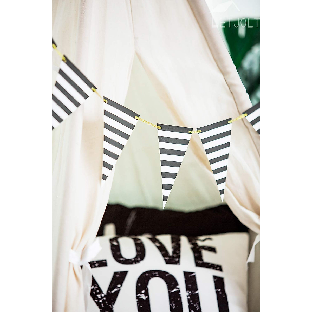 10 Feet Black Striped Banner Pirate Banner Decoration Graduation Flags Observed Supplies Party Garland Black and White Triangle Garland Flags for New Year Birthday Anniversary Party Nursery Classroom Decor 15 Pcs