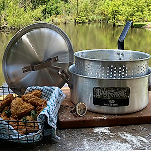 Bayou Classic 1350G Mossy Oak 14-qt Aluminum Fry Pot w/Lid and Aluminum Perforated Basket Features Heavy-Duty Riveted Handles Domed Lid Perfect For Frying Fish Shrimp Chicken and Hushpuppies